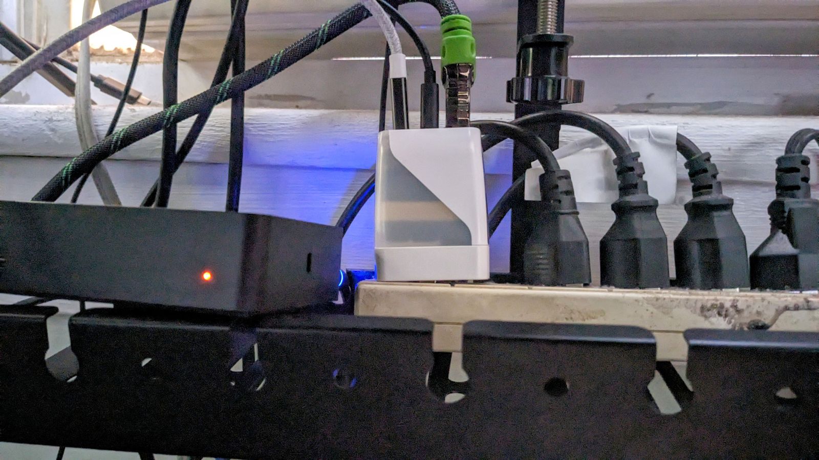 Genki Covert Dock - 10x Smaller than The Original Switch Dock