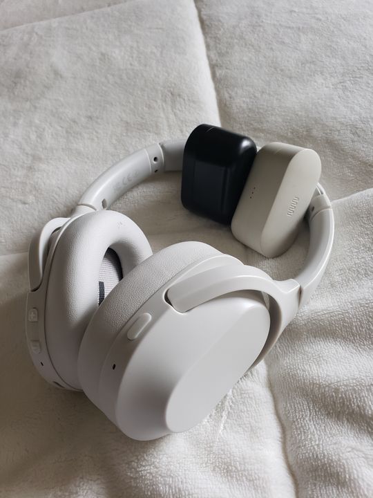 Between 3ANC Wireless Earbuds