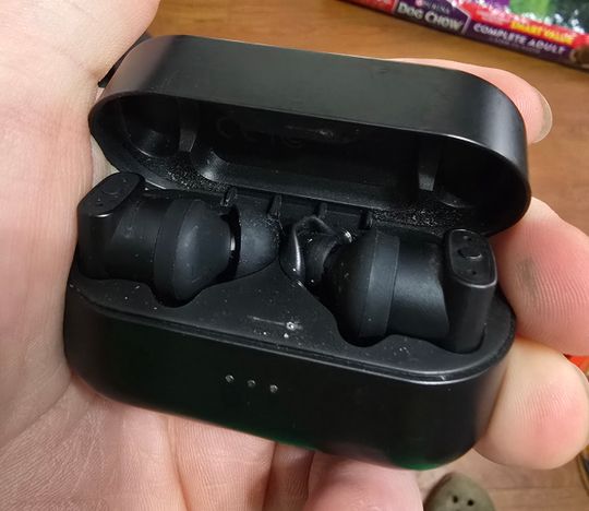 Between Pro Wireless Earbuds by Status Audio