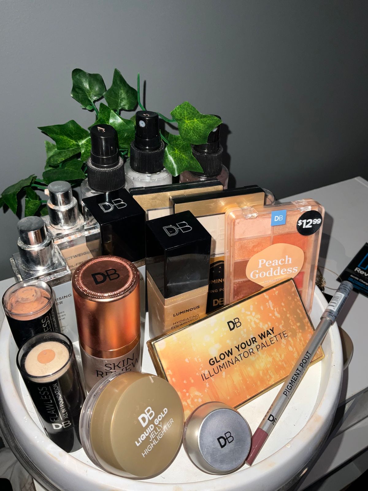 Luminous Hydrating Foundation | DB Cosmetics – DB Cosmetics NZ