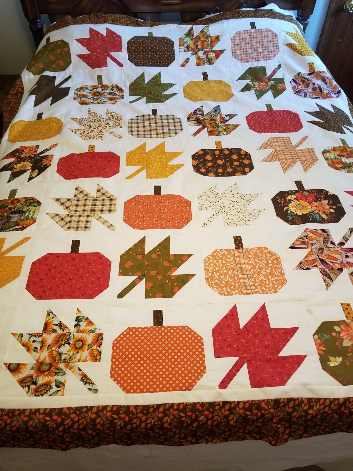 Digital Download - Hello Pumpkin Quilt Pattern by Missouri Star