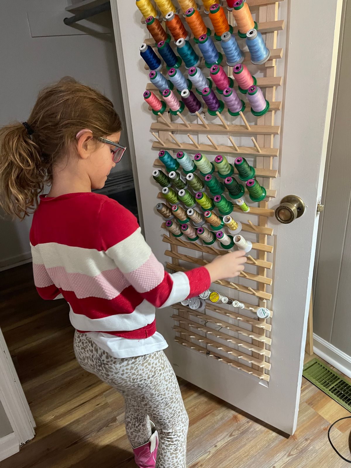 Mid-Size 33 Cone Thread Rack