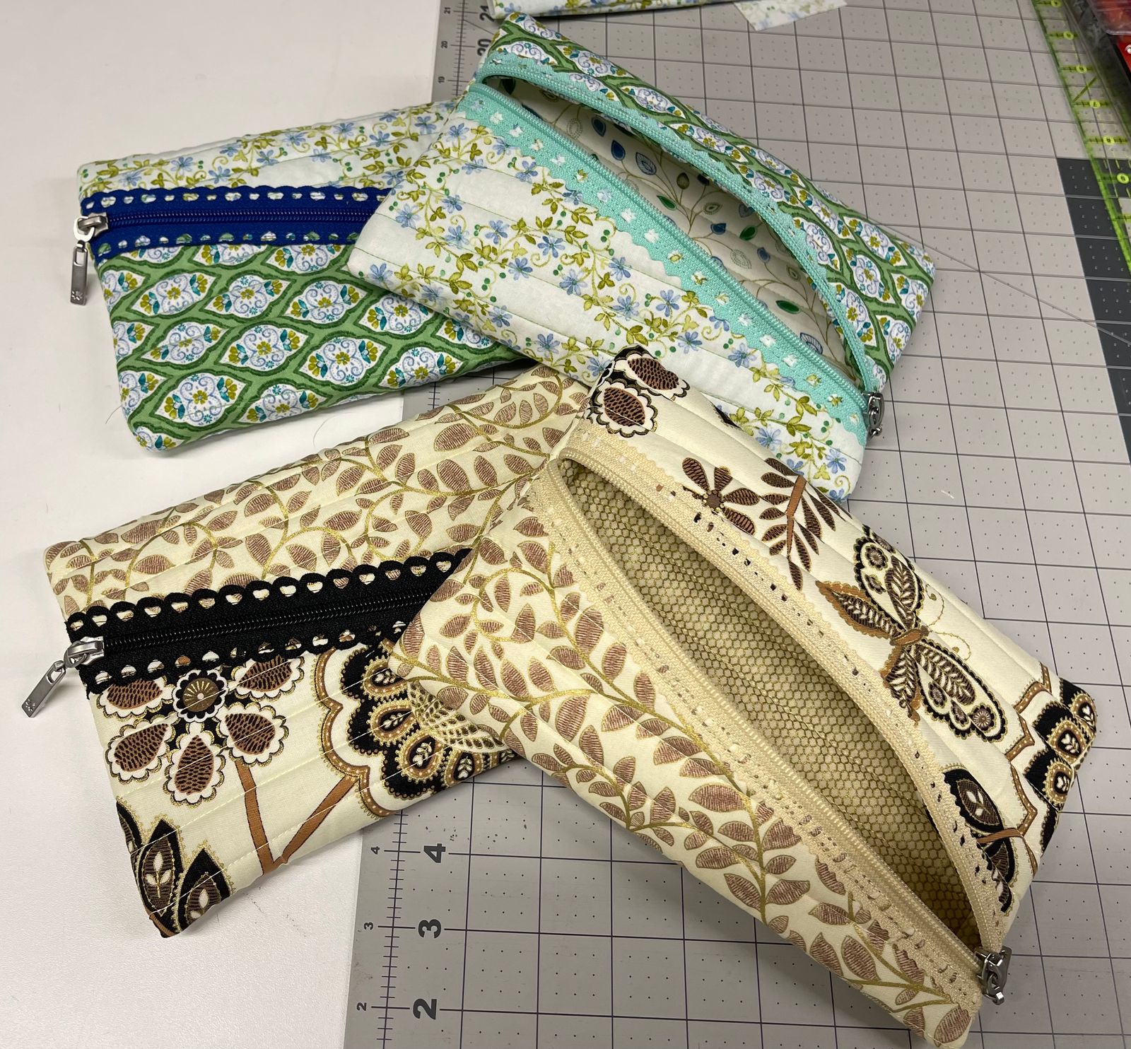 Missouri Star Fancy Zips - 14" Spool Dark Green