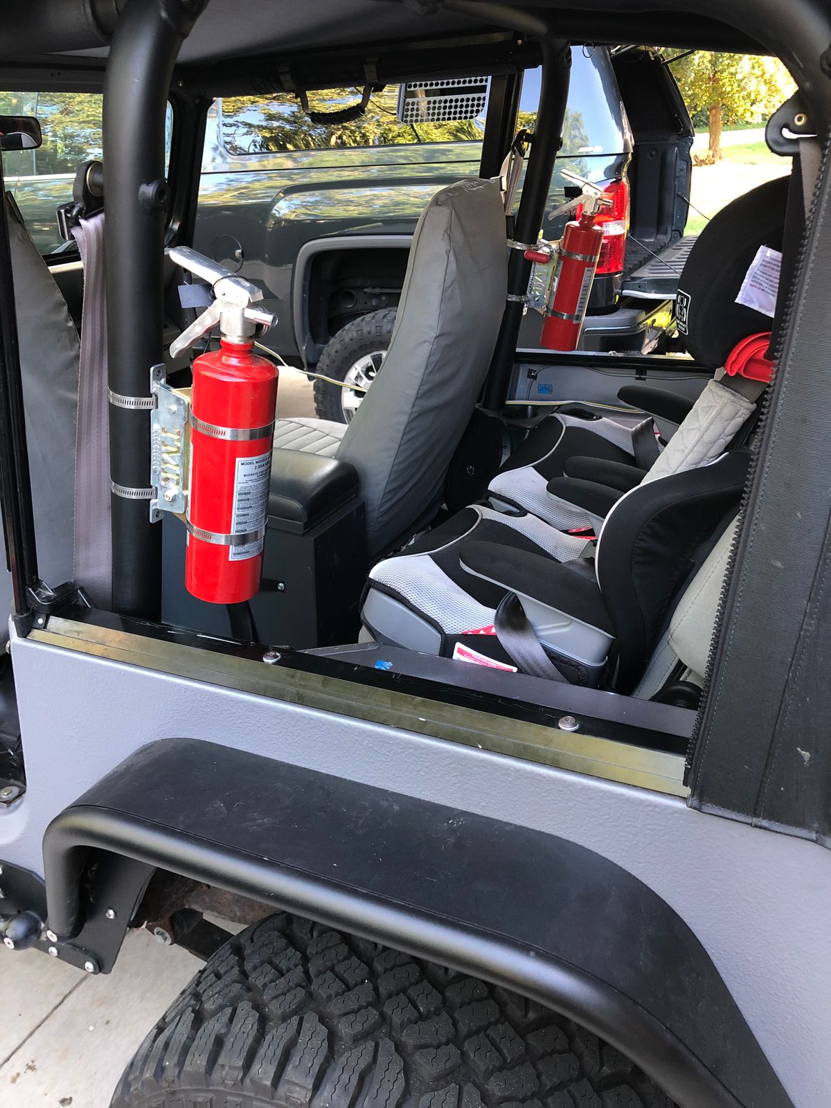 Rapid Release Fire Extinguisher Mount – TMR Customs