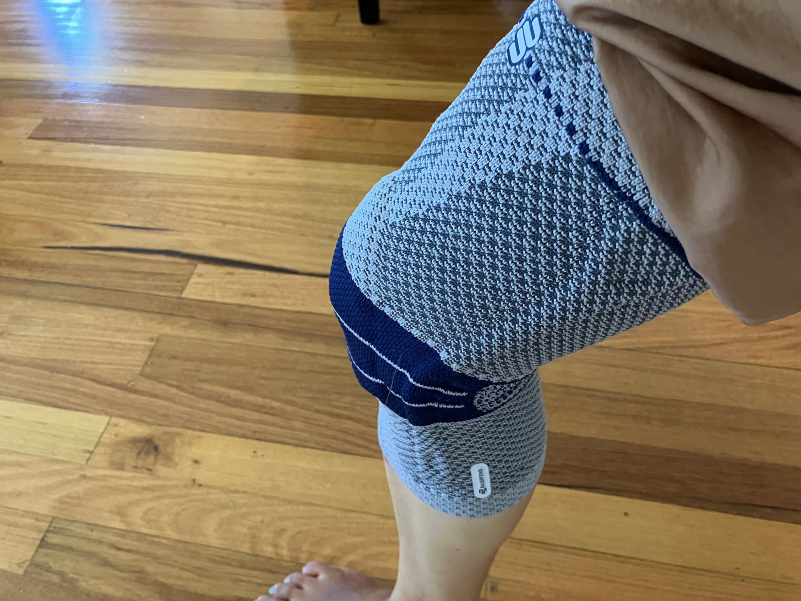 Knee Brace: GenuTrain Knee Brace - Knee injury support - Bauerfeind ...