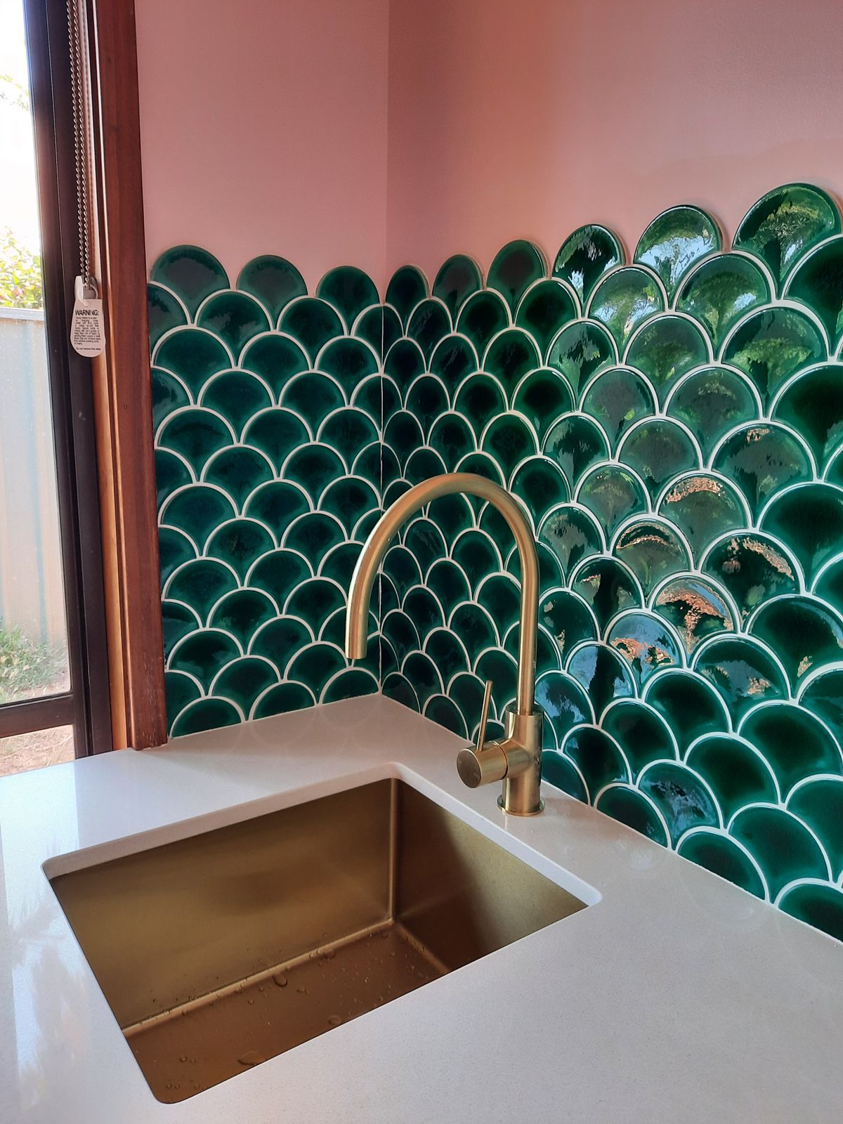 Coral Bay Gloss White Fish Scale Tile | TileCloud