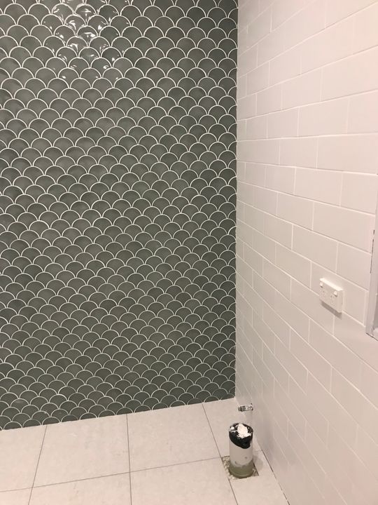 Coral Bay Gloss White Fish Scale Tile | TileCloud