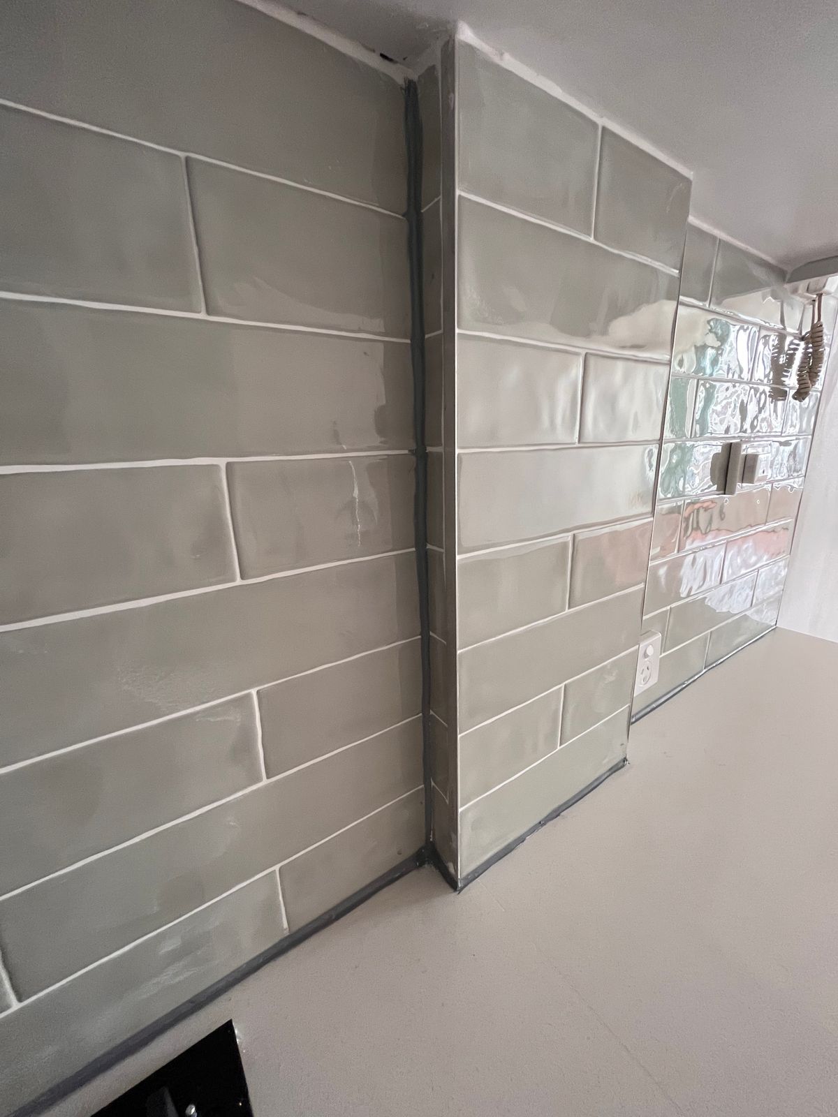 Newport Gloss Subway White Tile | TileCloud