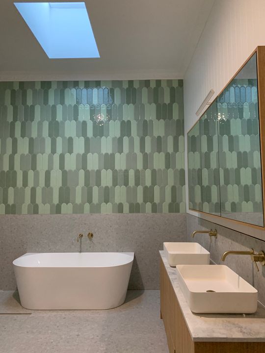 Fitzroy Gloss White Feather Tile - TileCloud