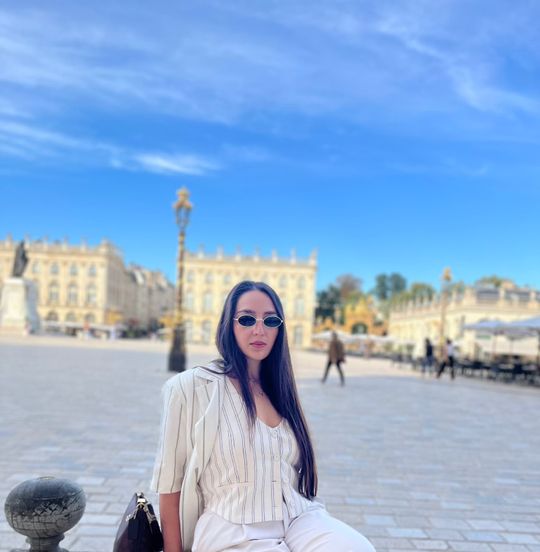 Love Train Bright Gold Female Oval Sunglasses | Le Specs – Le Specs AU