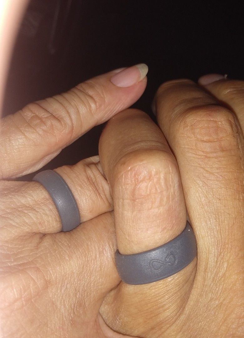 Groove Women's Silicone Wedding Band | Deep Stone Grey - Groove Life