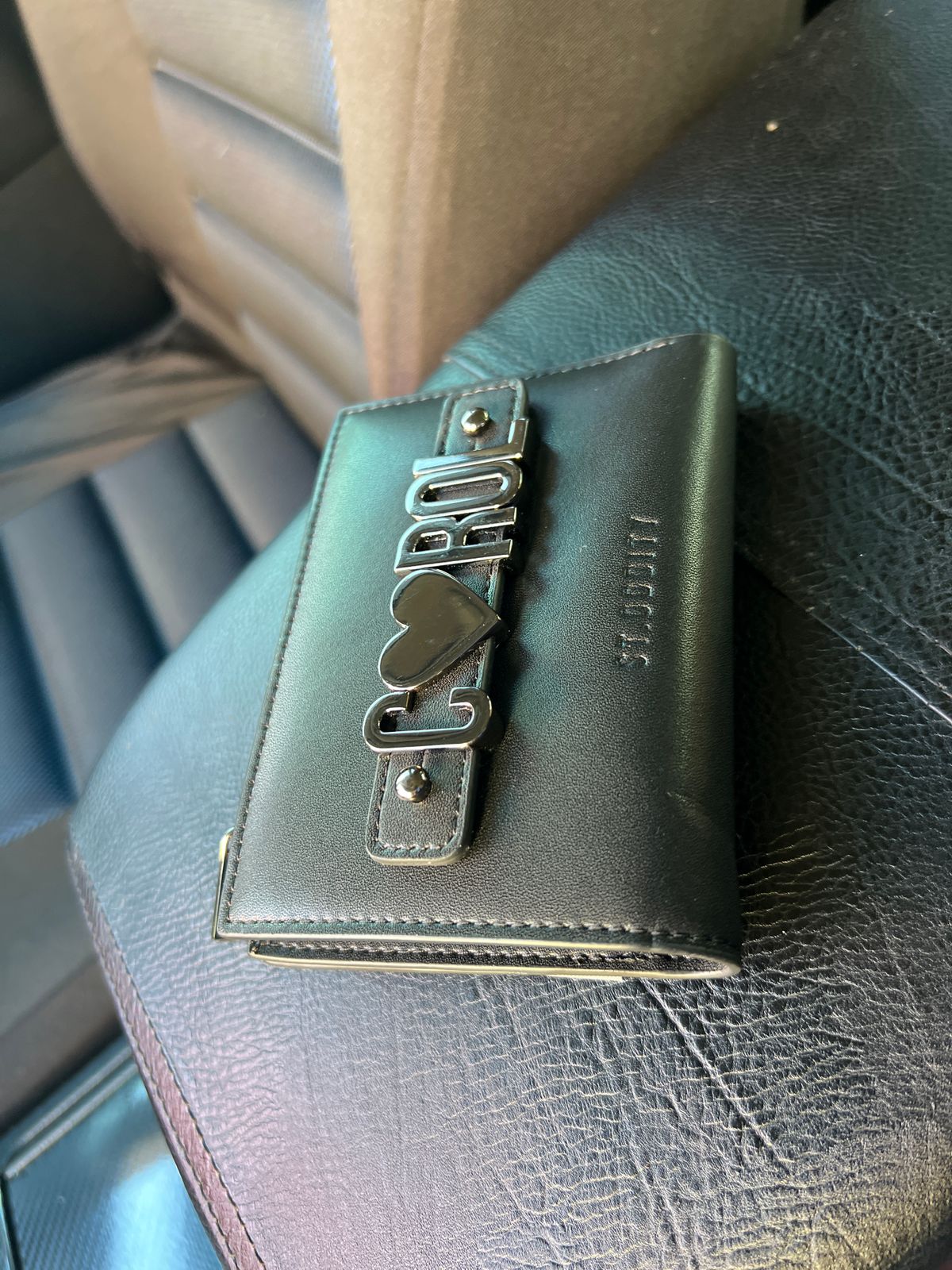 Wallet in Grass Green with Personalised Hardware – St. Oddity