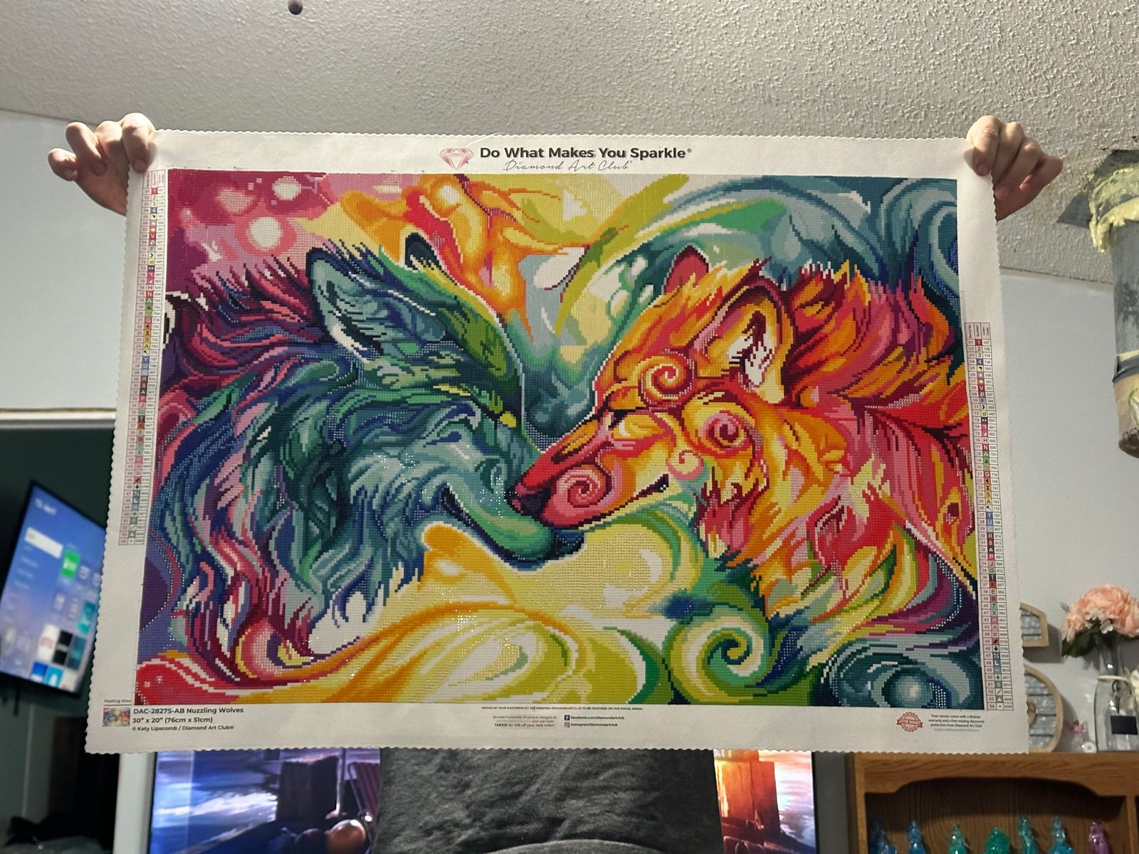 Nuzzling Wolves – Diamond Art Club