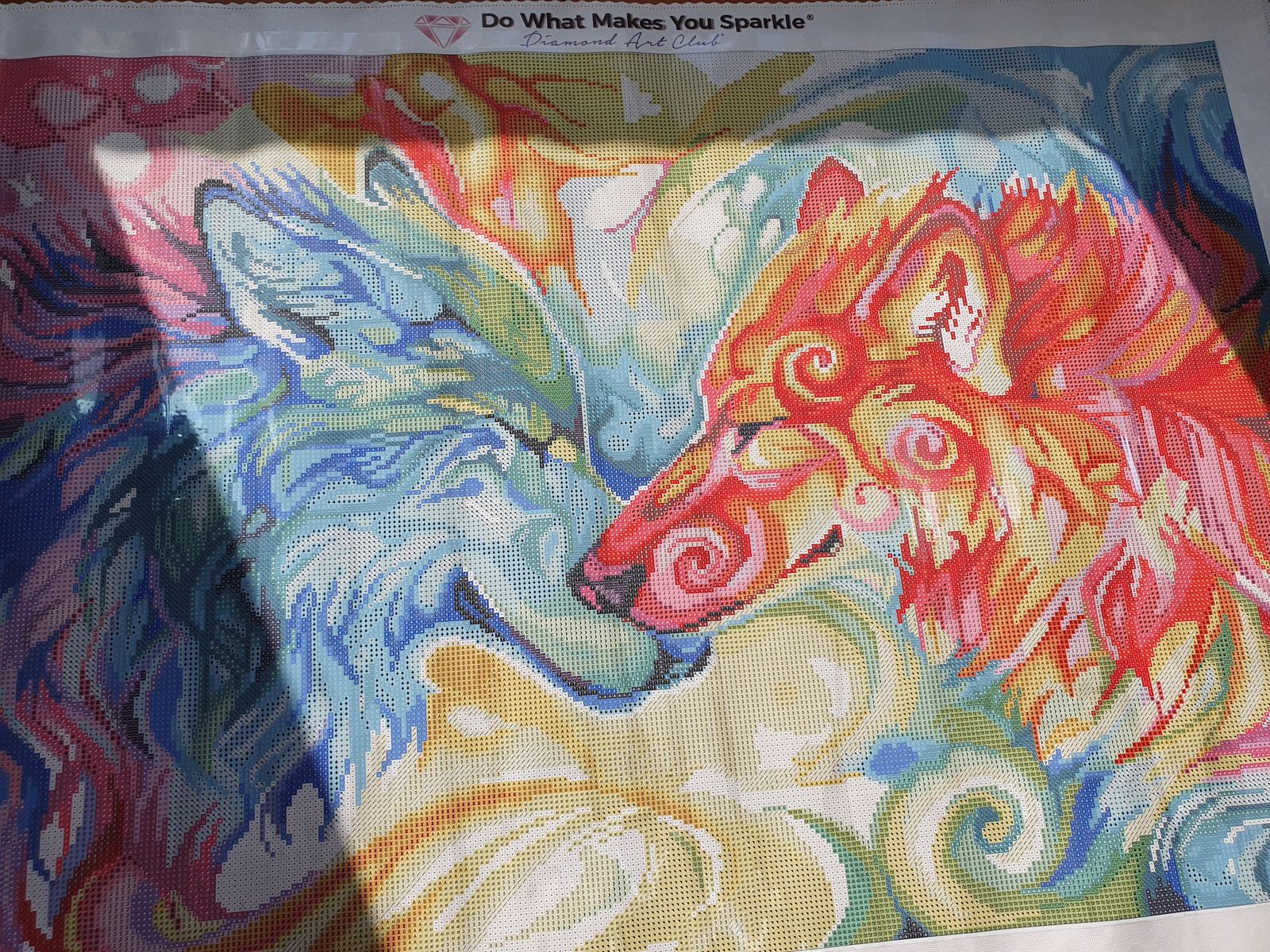 Nuzzling Wolves – Diamond Art Club