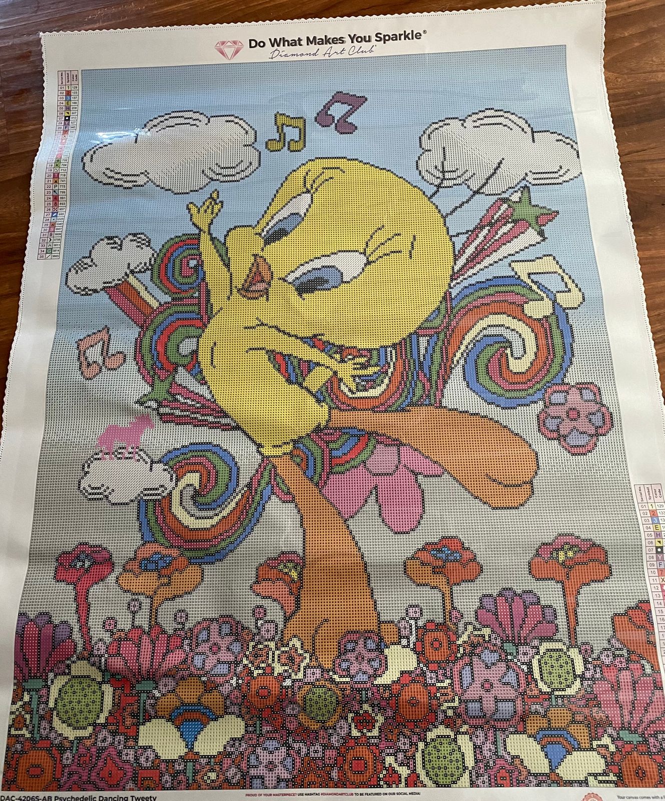 Psychedelic Dancing Tweety™ – Diamond Art Club