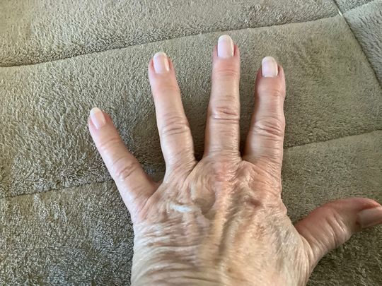 Invisible Crown | Pink Nail Polish | LONDONTOWN lakur