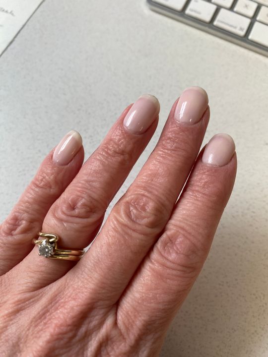 Invisible Crown | Pink Nail Polish | LONDONTOWN lakur