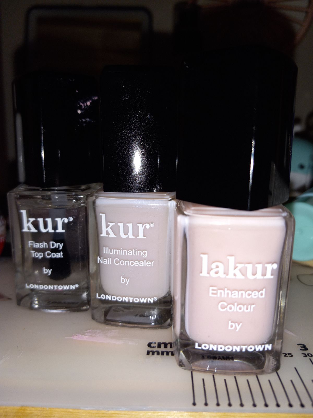 Invisible Crown | Pink Nail Polish | LONDONTOWN lakur