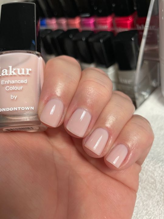 Invisible Crown | Pink Nail Polish | LONDONTOWN lakur