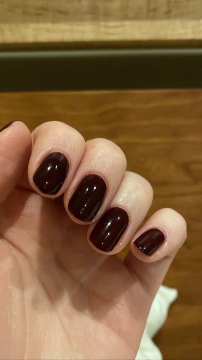 Lady Luck | Red Nail Polish | LONDONTOWN lakur