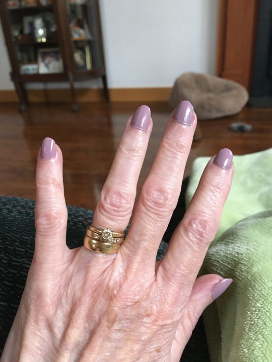 Invisible Crown | Pink Nail Polish | LONDONTOWN lakur