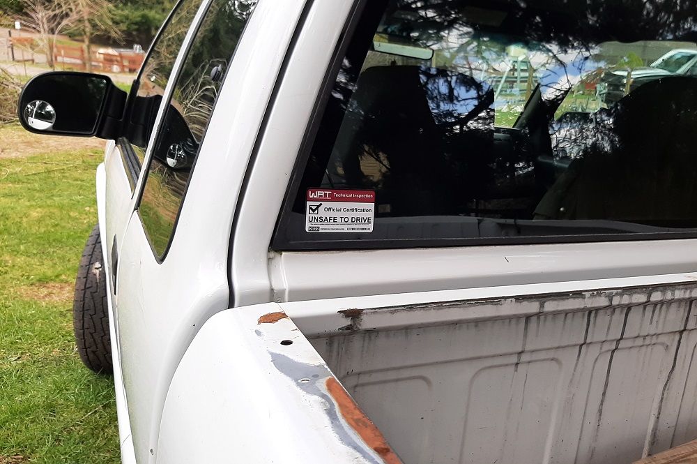 Unsafe To Drive Vinyl Sticker – KommandoStore