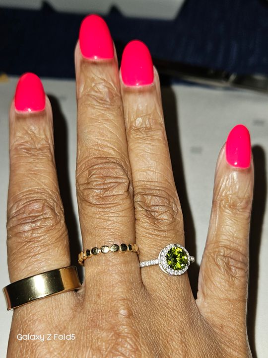 Multi Award-Winning Reusable Pop-On Manicures® in Juicy Red Short Round ...